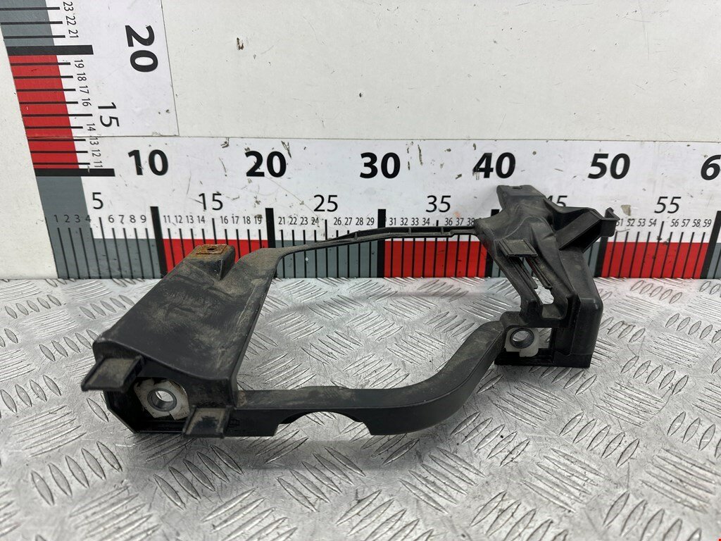 Кронштейн (крепление) фары левый BMW 5-Series (E60/E61) 63126936089 арт. 2275224