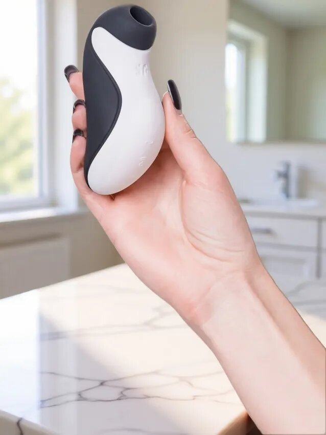 Вакуум-волновой бесконтактный стимулятор клитора Satisfyer Orca, черный, 11,5 см(в пакете)