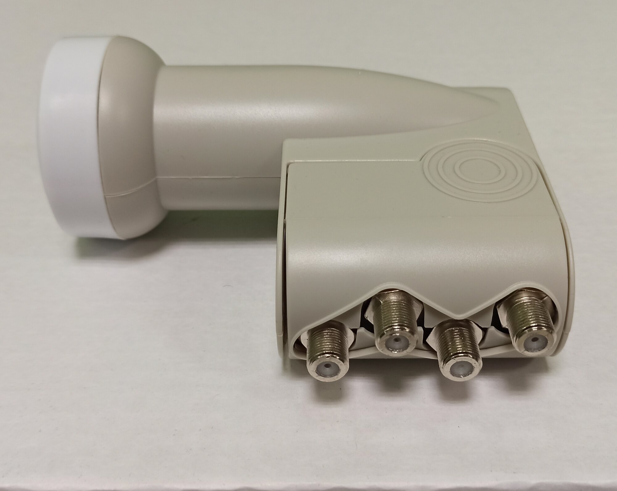 Конвертор линейной поляризации Universal Quad LNB, 4 выхода, для Триколор на позиции 75 градусов, МТС, Телекарта, Hotbird и др.