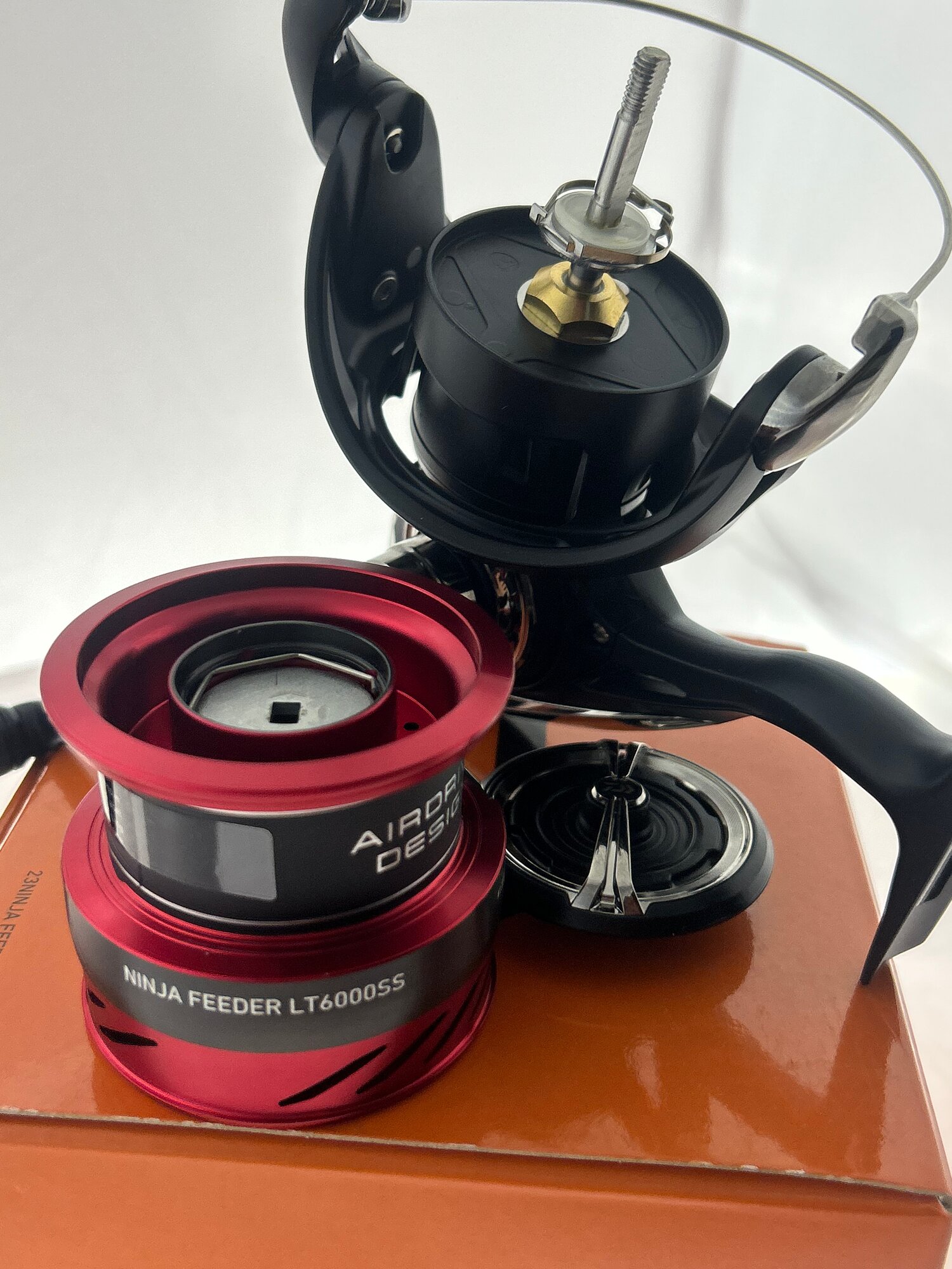 Рыболовная безынерционная катушка Daiwa 23 Ninja Feder LT6000SS 10114-003