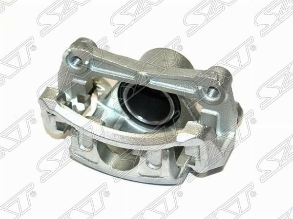 Суппорт тормозной FR SAT ST-41011-ET00A Nissan JUKE 10-/SENTRA 06-12 LH