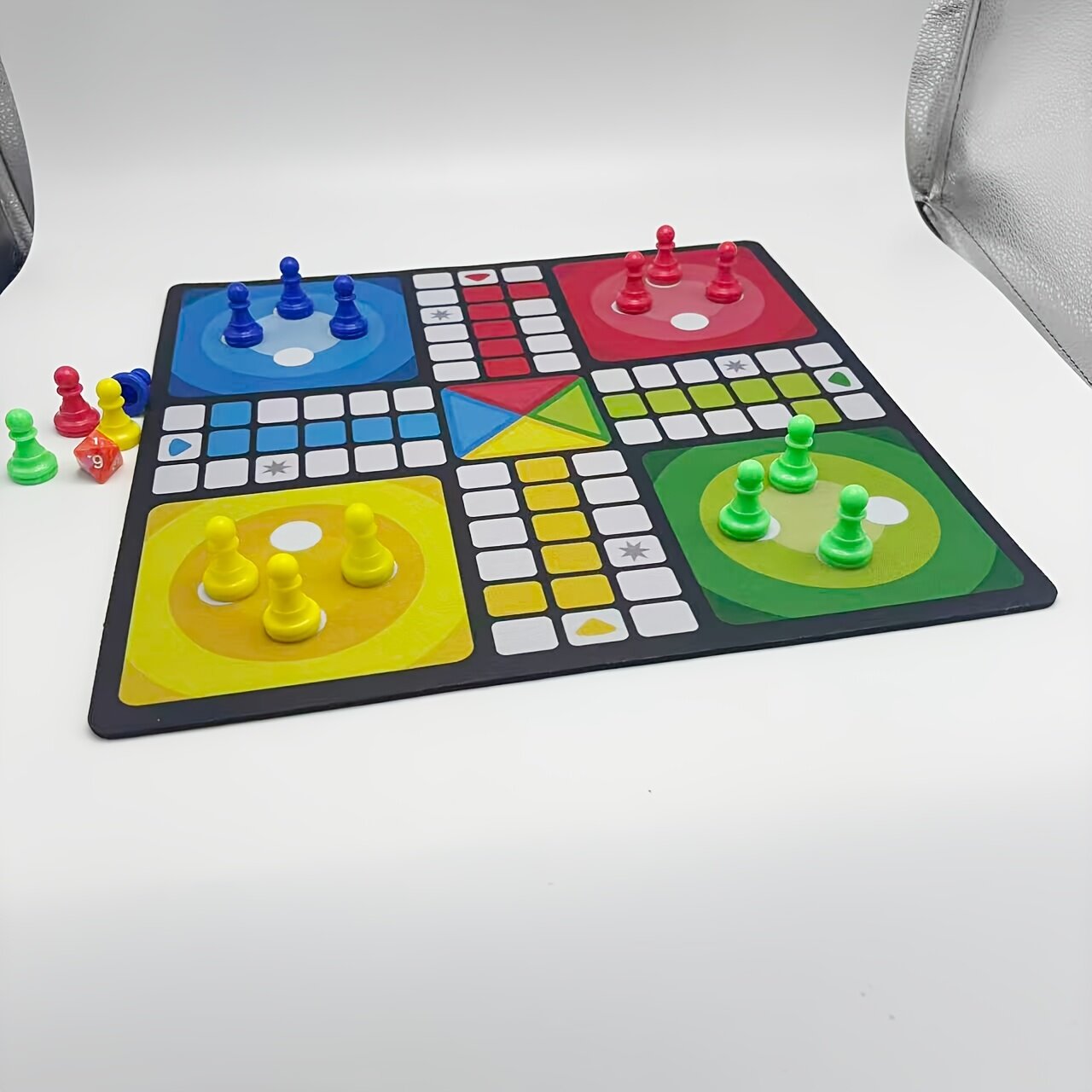 Настольная игра Летучий голландец на 2-4 игрока, 4-цветный градиент, большой размер, 16 больших фишек 1.26 дюйма, акриловый кубик неправильной формы, мягкое игровое поле для вечеринок и семейного отдыха