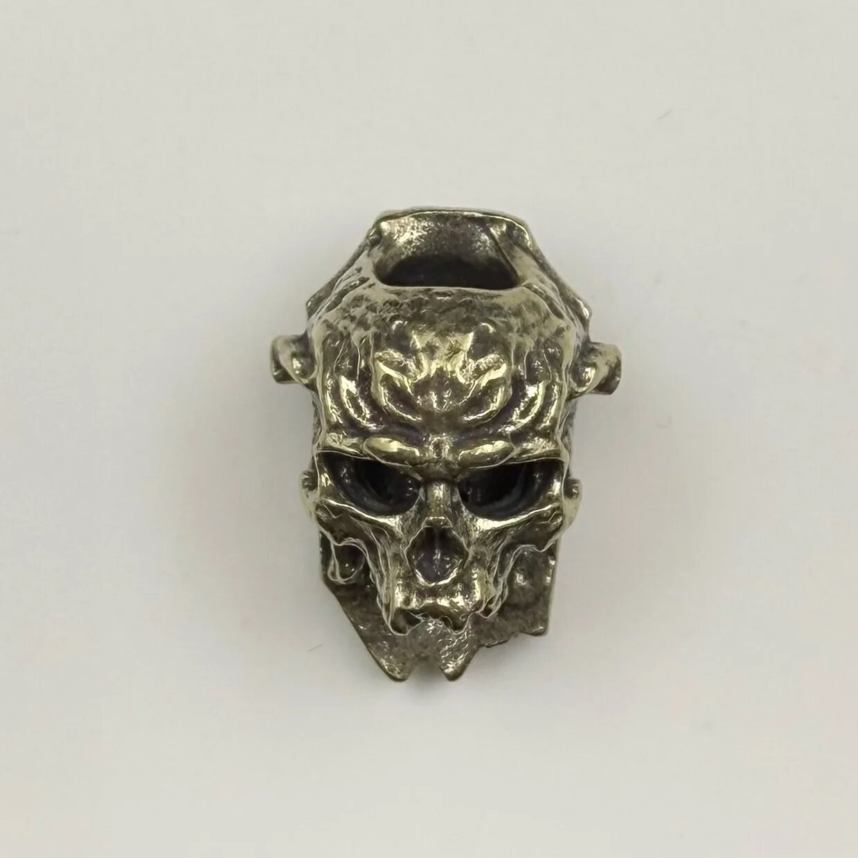 Латунные бусины-подвески череп и крест White Brass