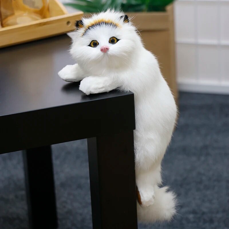 Висячая плюшевая кошка