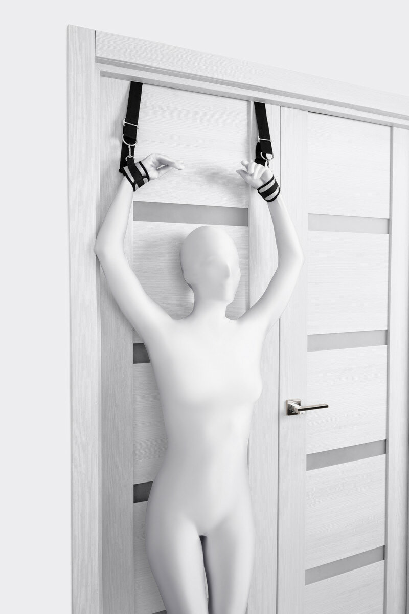 Фиксаторы для рук на дверь Bad Kitty, неопрен, черный с серебристым