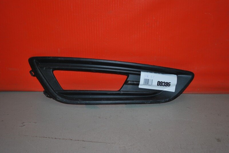 Накладка ПТФ передняя правая Ford Focus 3 1883658