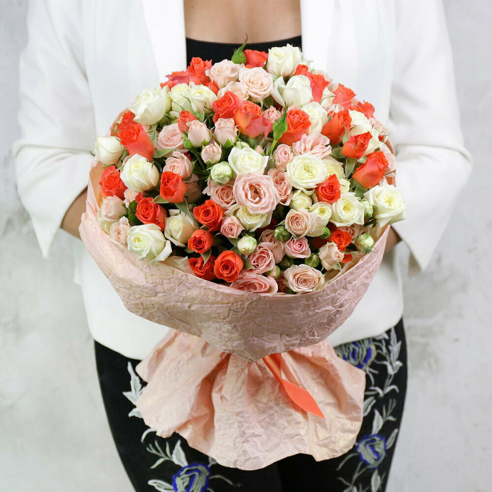 Букет из живых цветов Букет Маркет, монобукет, 31 роза, 50 см, оберточная бумага, S