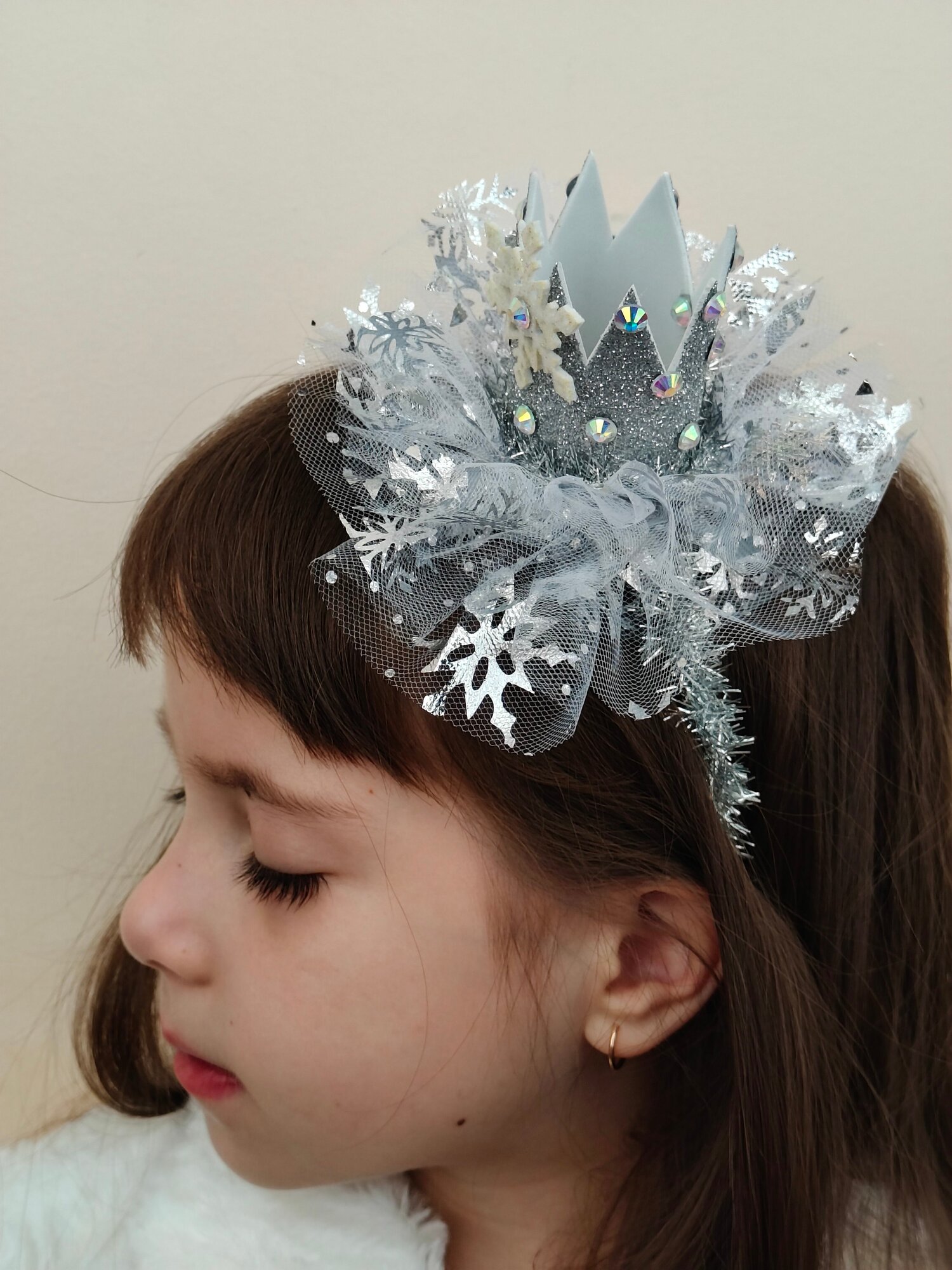 Ободок новогодний снежинка с короной, со стразами для девочки