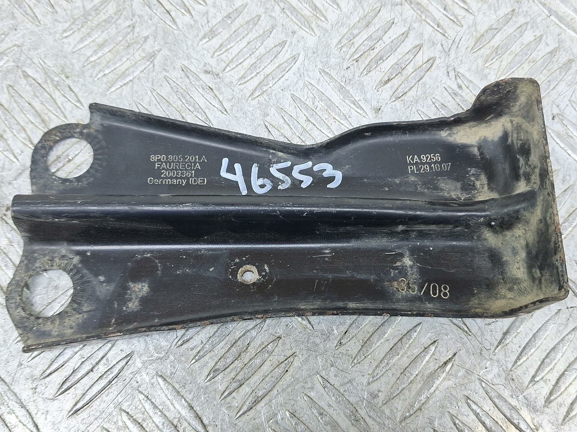 Кронштейн (крепление) радиатора левый Audi A3 8P 2-й рест. 2009 8P0805201A