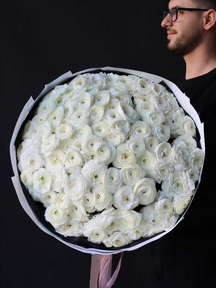 Букет из 101 ранункулюса