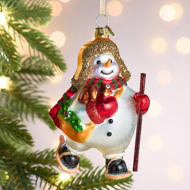 Елочная игрушка Снеговик Денни с мешком подарков 12 см в подарочной коробке, стекло, Winter Deco, 5030105