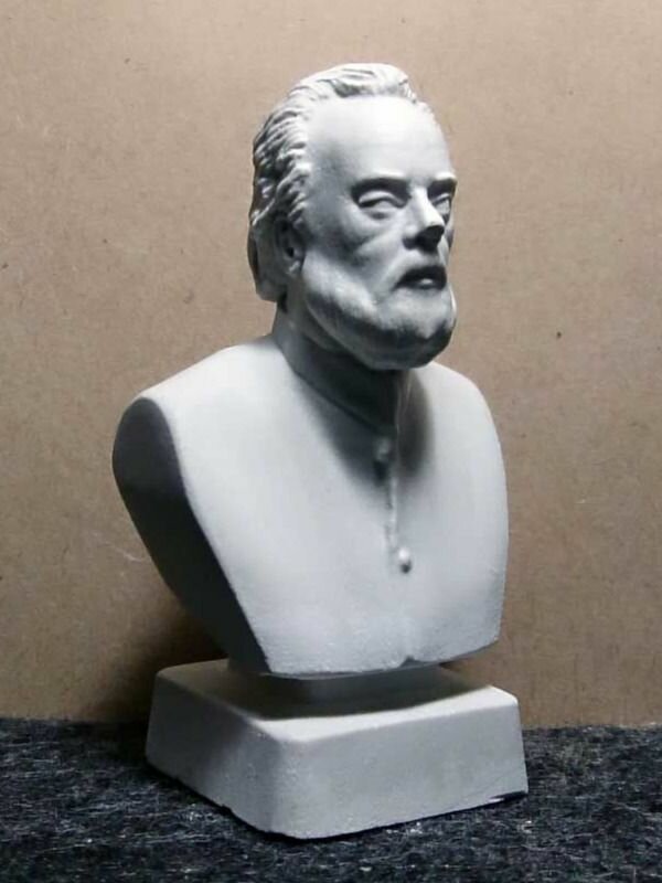 Бюст Циолковского в рубахе из камня высотой 70мм. BZ370 Белый