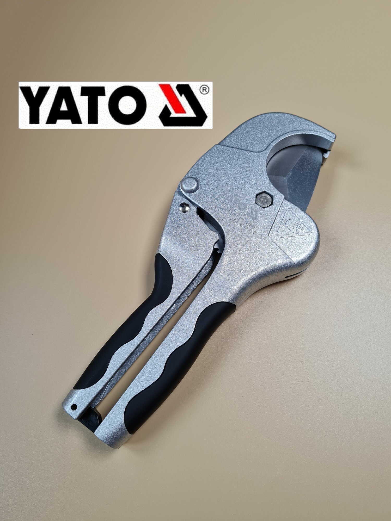 Резак для труб из ПВХ, fi max. 51 мм. YATO арт. YT-2228-12