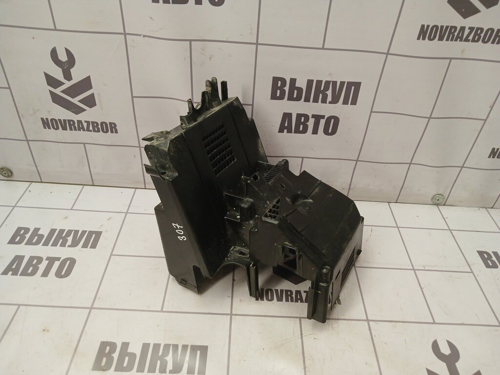 Корпус блока предохранителей Peugeot 307 2001-2008