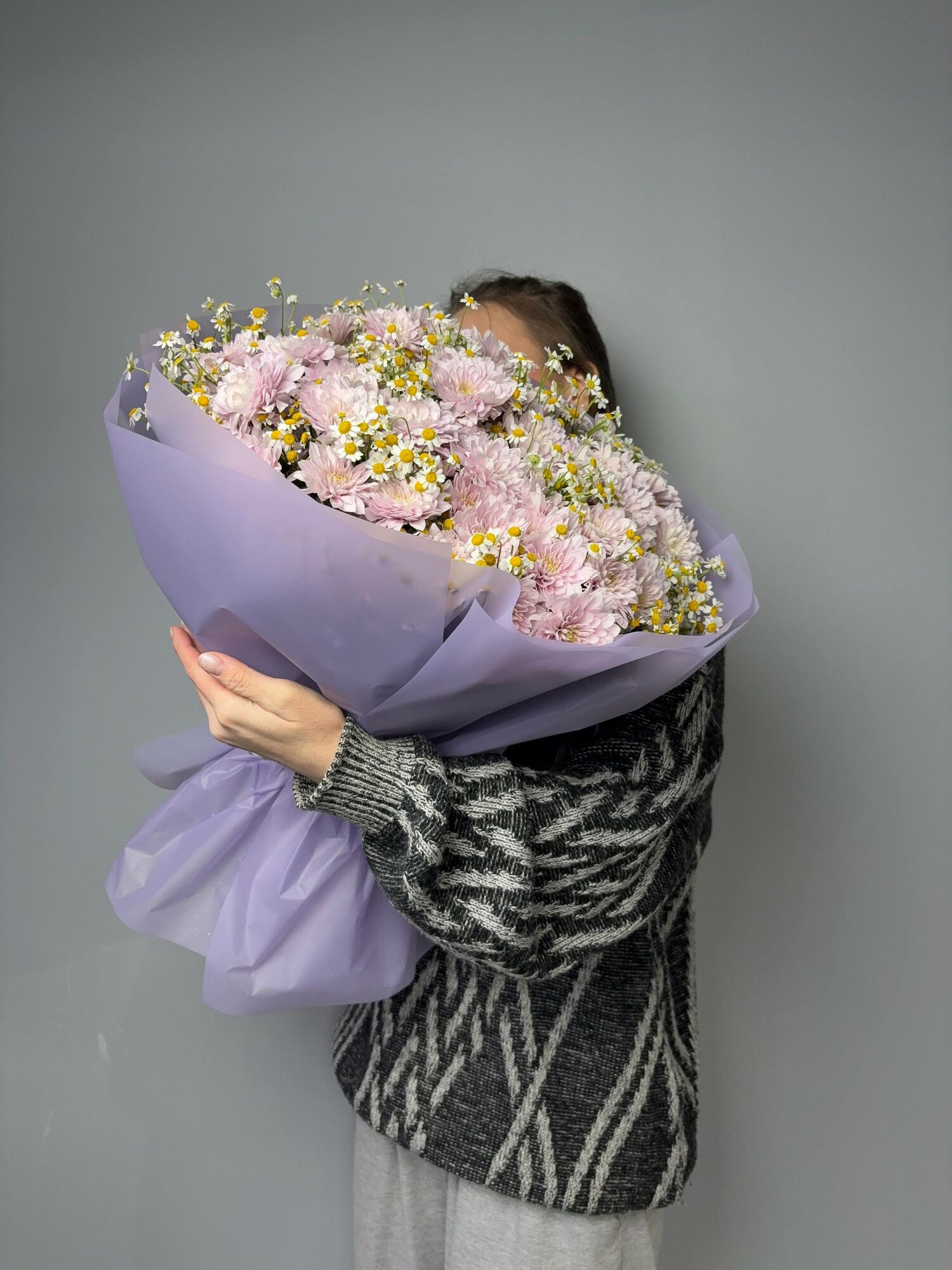 FRESH FLORA Розовый румянец лета – воздушный букет из хризантем и ромашек с доставкой