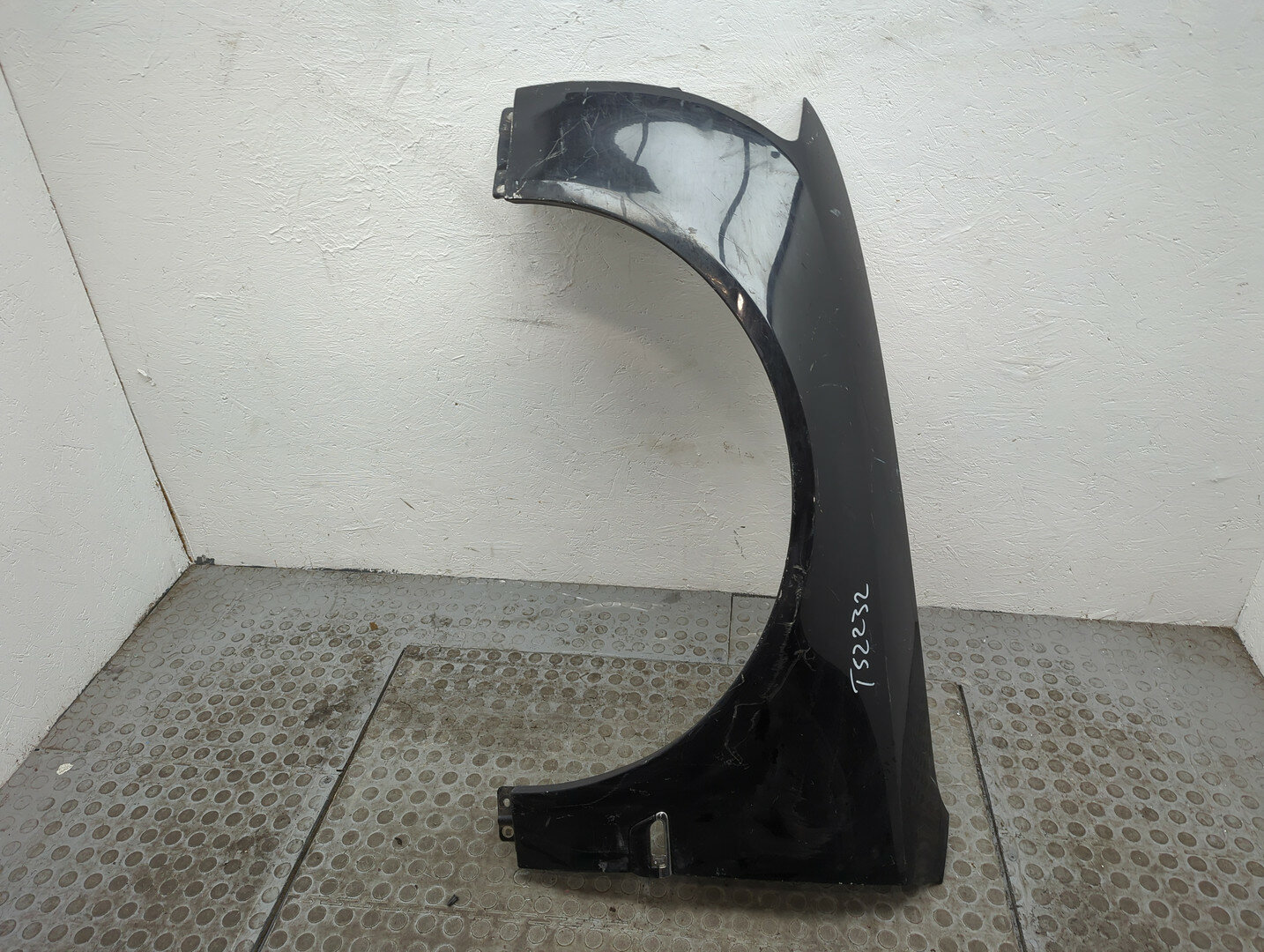 Крыло левое переднее Audi A8 (D3) Б/У