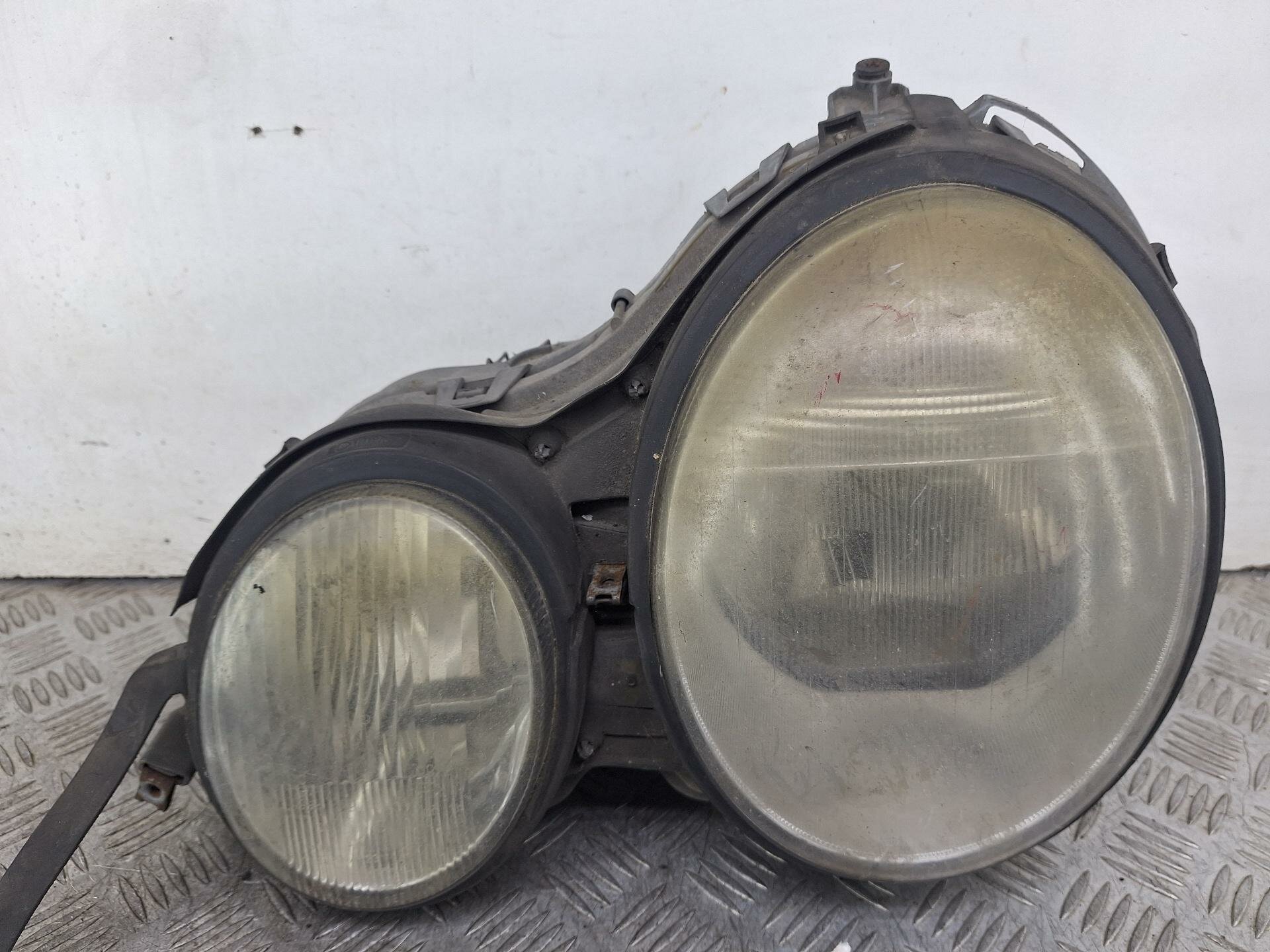 Фара левая Mercedes-Benz E W210 (1995 - 1999)