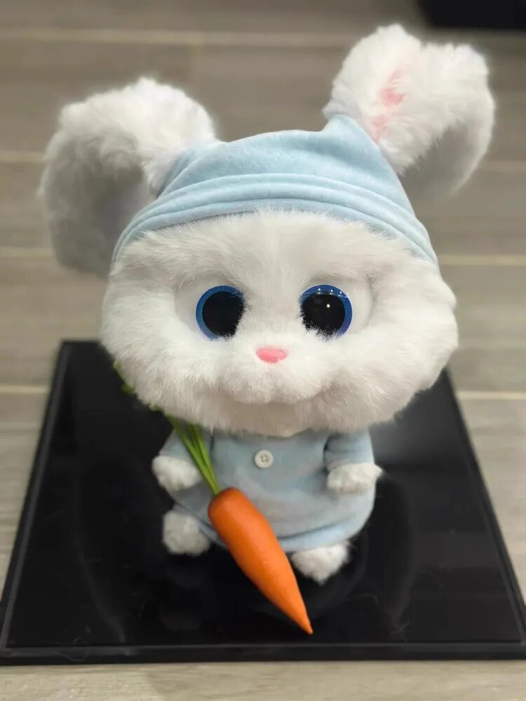 Мягкая игрушка Тайная жизнь домашних животных / The Secret Life of Pets - кролик Снежок в пижаме с морковкой 30 см — фото 1