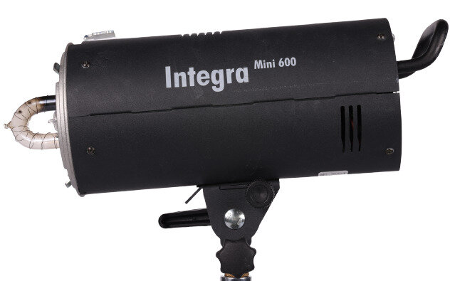 Моноблок импульсный комиссионный Hensel Integra Mini 600 (600Дж) (б/у, гарантия 14 дней, S/N1312H0)