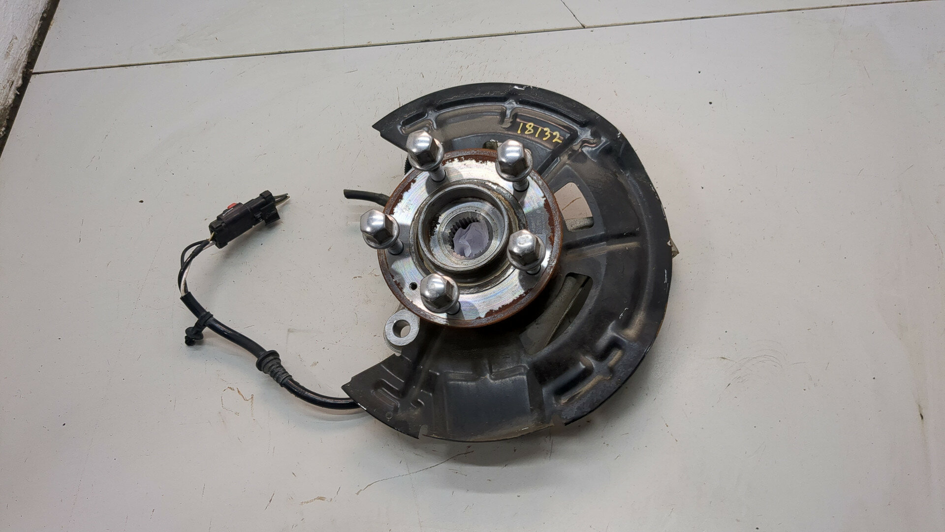 Ступица (кулак, цапфа) левая передняя Chevrolet Trailblazer 2019- Б/У