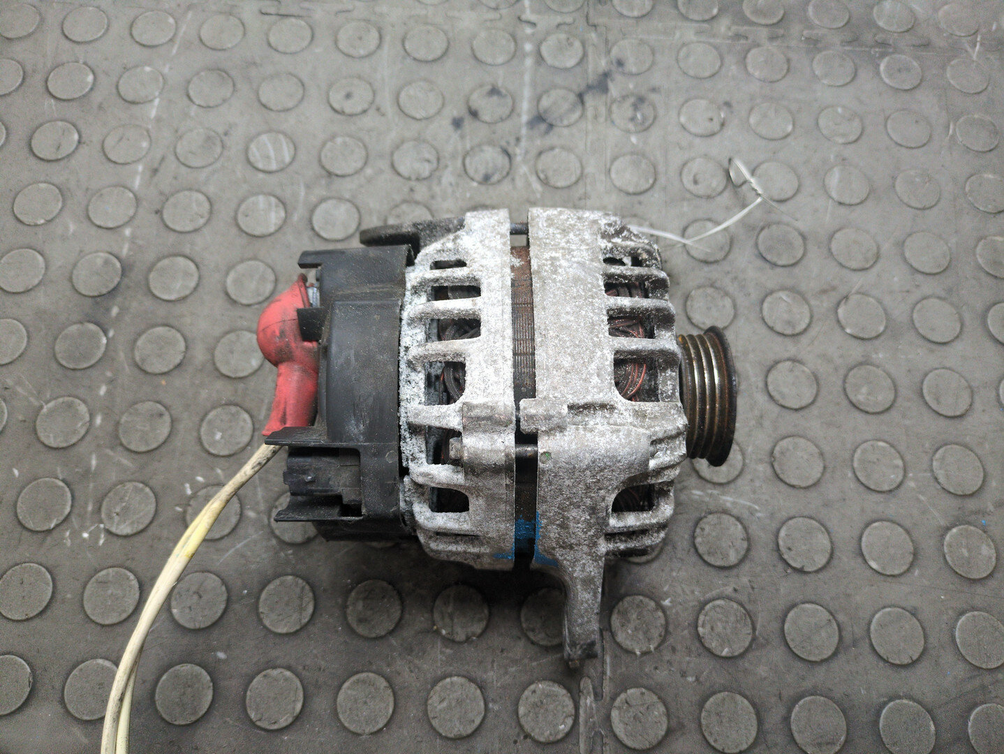 Генератор Nissan Note E11 Б/У
