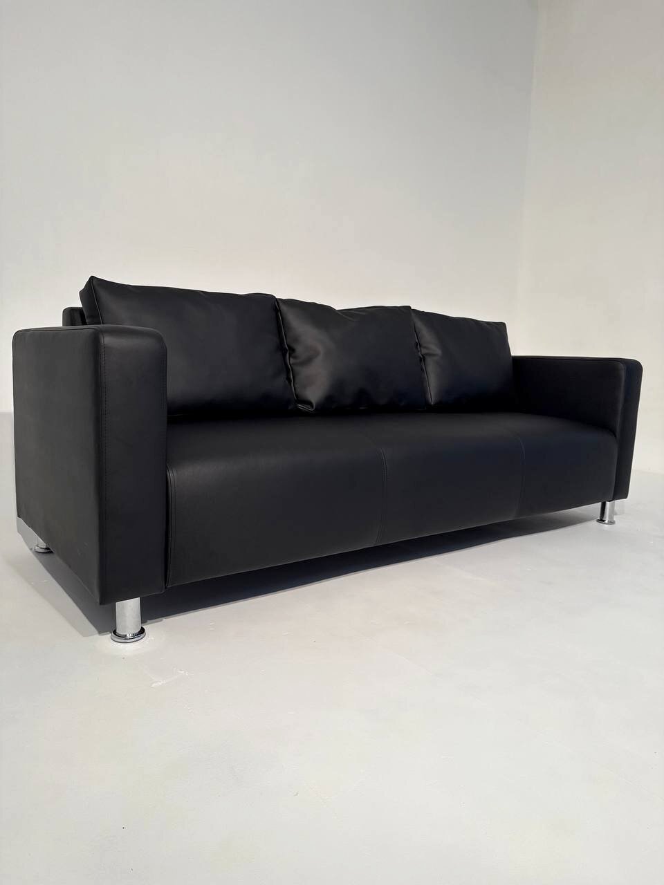 Диван офисный Монарх, механизм Нераскладной, 200х80х80 см, чёрный матовый