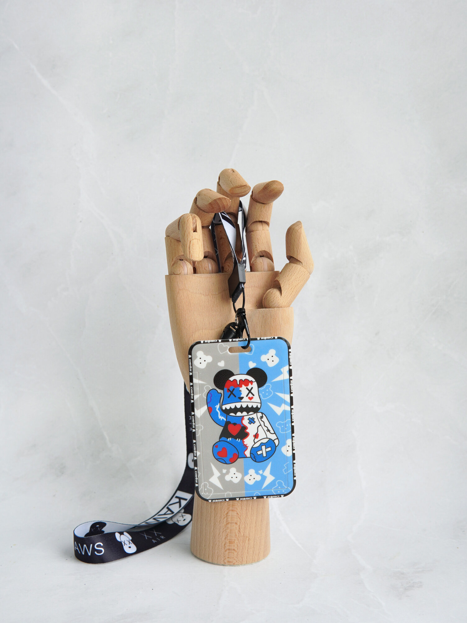 Держатель для бейджа / пропуска Bearbrick | Икона дизайна | Минимализм | Коллекционный стиль | Универсальный арт-объект