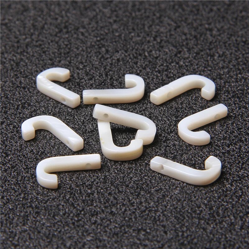 Перламутровые бусины-буквы Vinswet Бежевый, 10 pieces, J 7x12mm