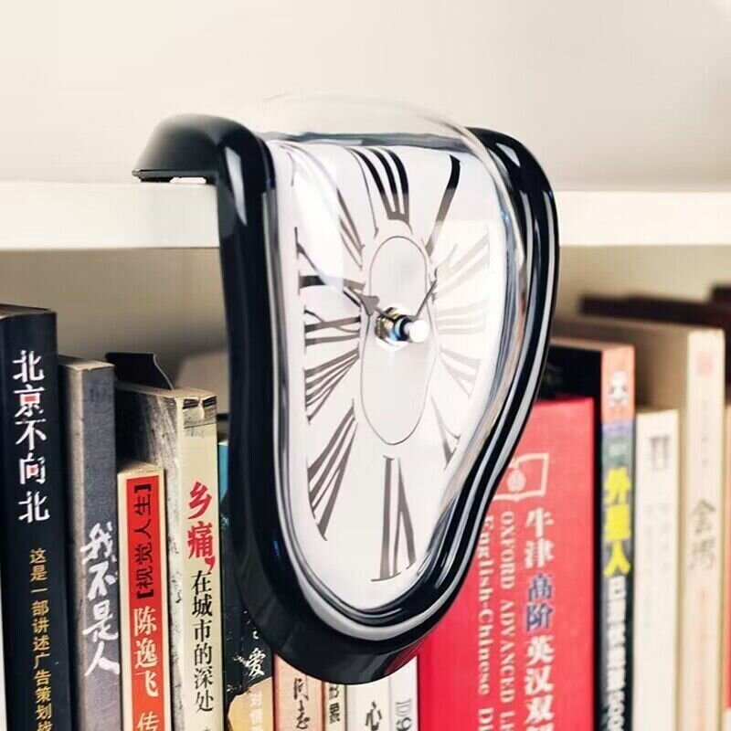 Часы Сальвадора Дали стекающие с полки