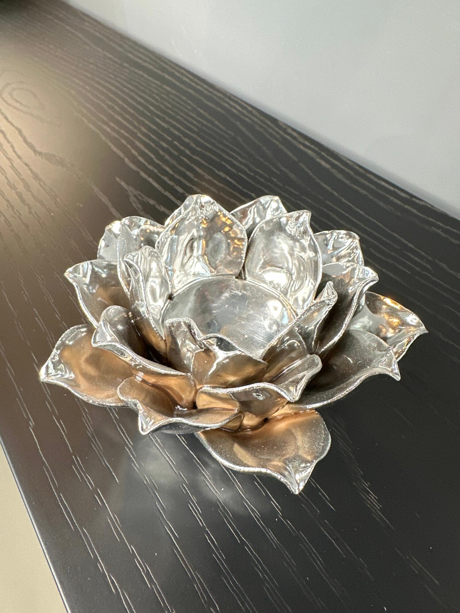 Подсвечник Серебристый Лотос, керамика, 12х7 см