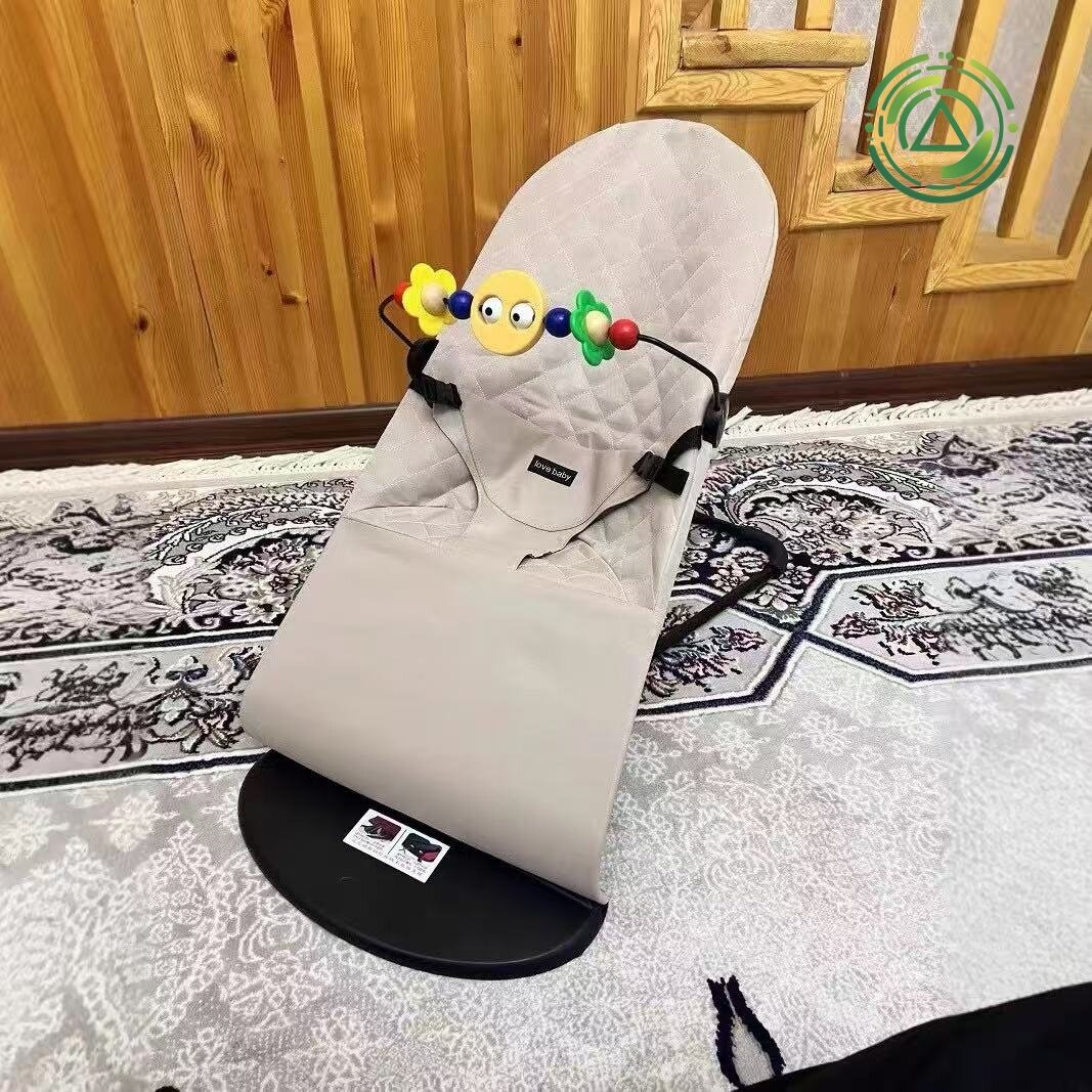 Шезлонг для новорожденных бежевый + дуга С игрушками / детская качалка / люлька кокон от 0+