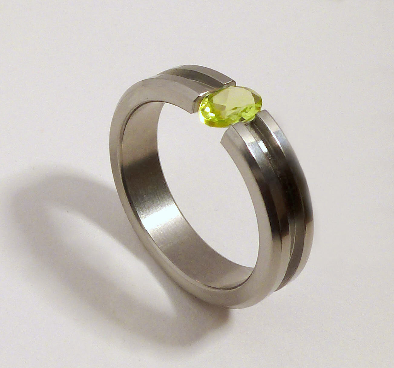 Кольцо помолвочное, хризолит