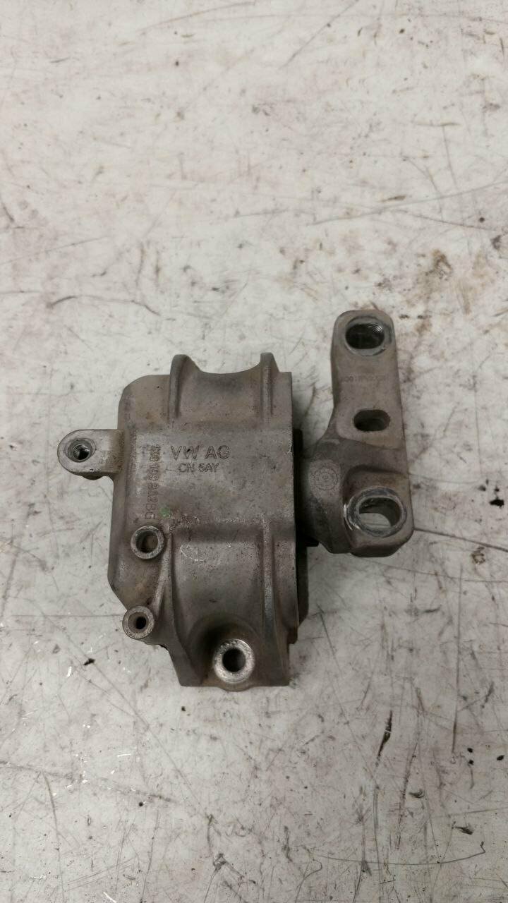 Подушка крепления двигателя правая Volkswagen Touran (2003 - 2006) 1CO199262BG