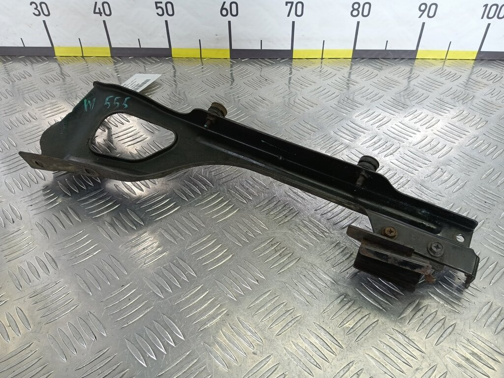 Кронштейн радиатора Б/У для SUZUKI JIMNY III рестайлинг (2005—2012) 7142081AA0