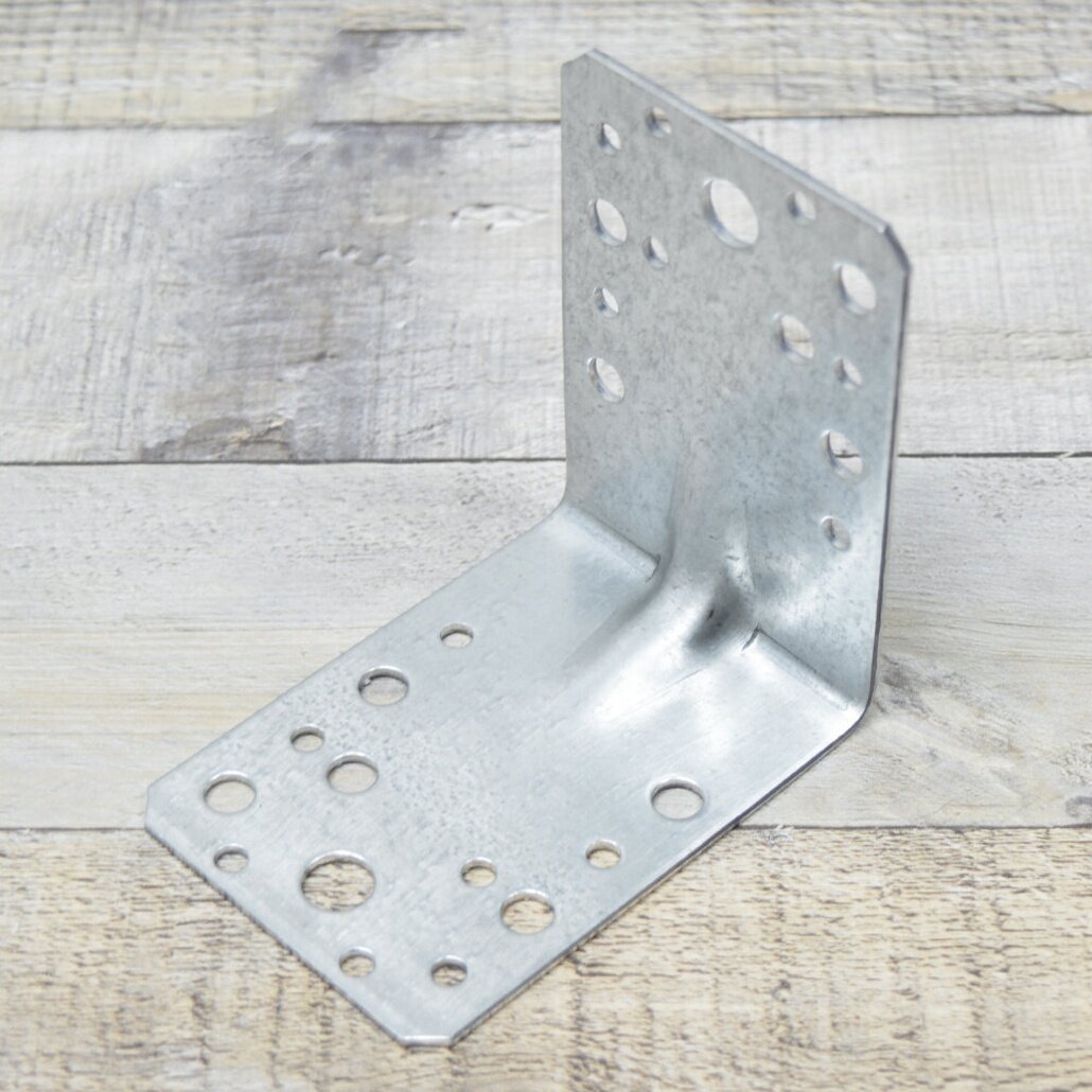 Крепежный уголок 90° из стали, 65x65x2 мм, надежное соединение
