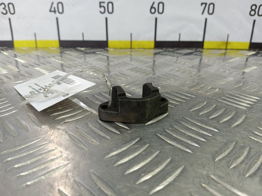 Кронштейн форсунки топливной (Зажим) Б/У для LAND ROVER RANGE ROVER III (2002—2005) 8510225