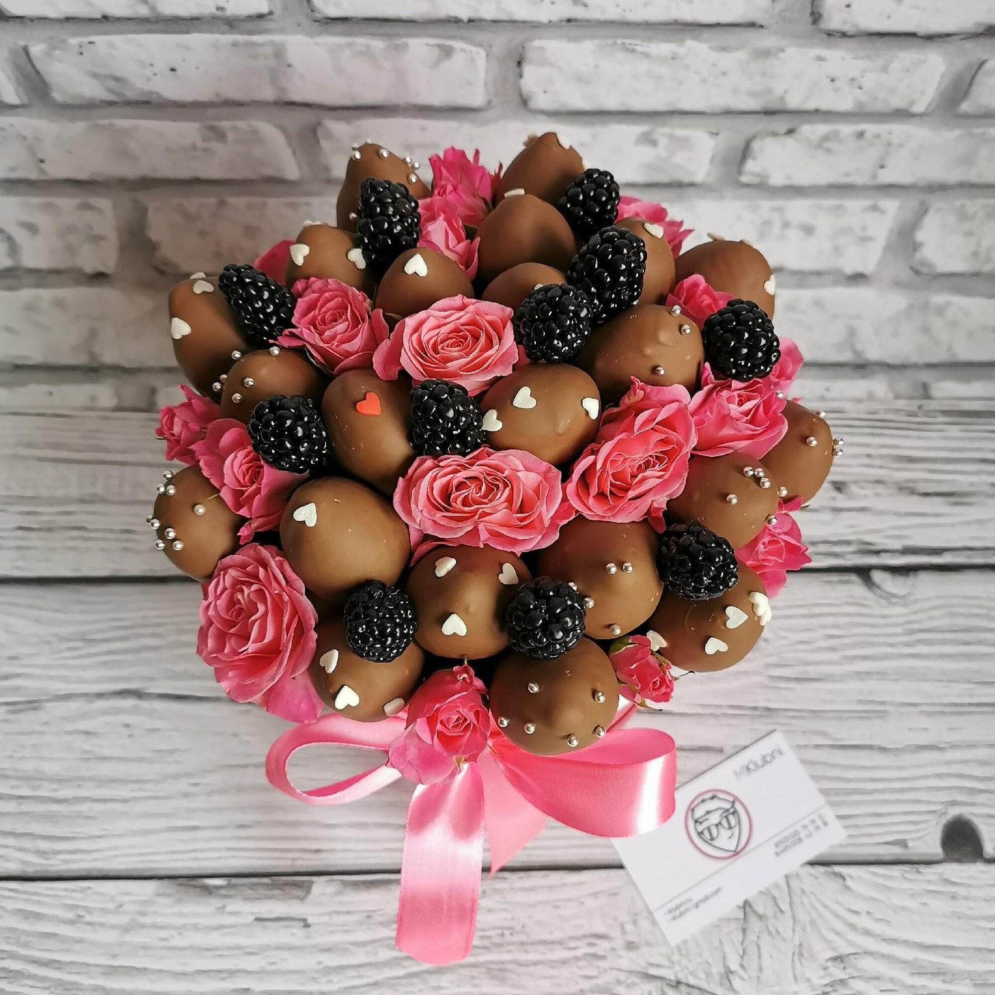 Подарочный набор Mklubni из роз с клубникой в шоколаде и ежевикой, в коробке, размер M, номер 6