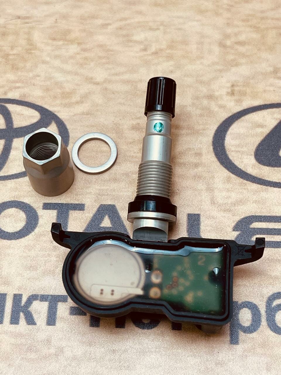 4260702070 Датчик давления в шинах Toyota Lexus New PMV-E100