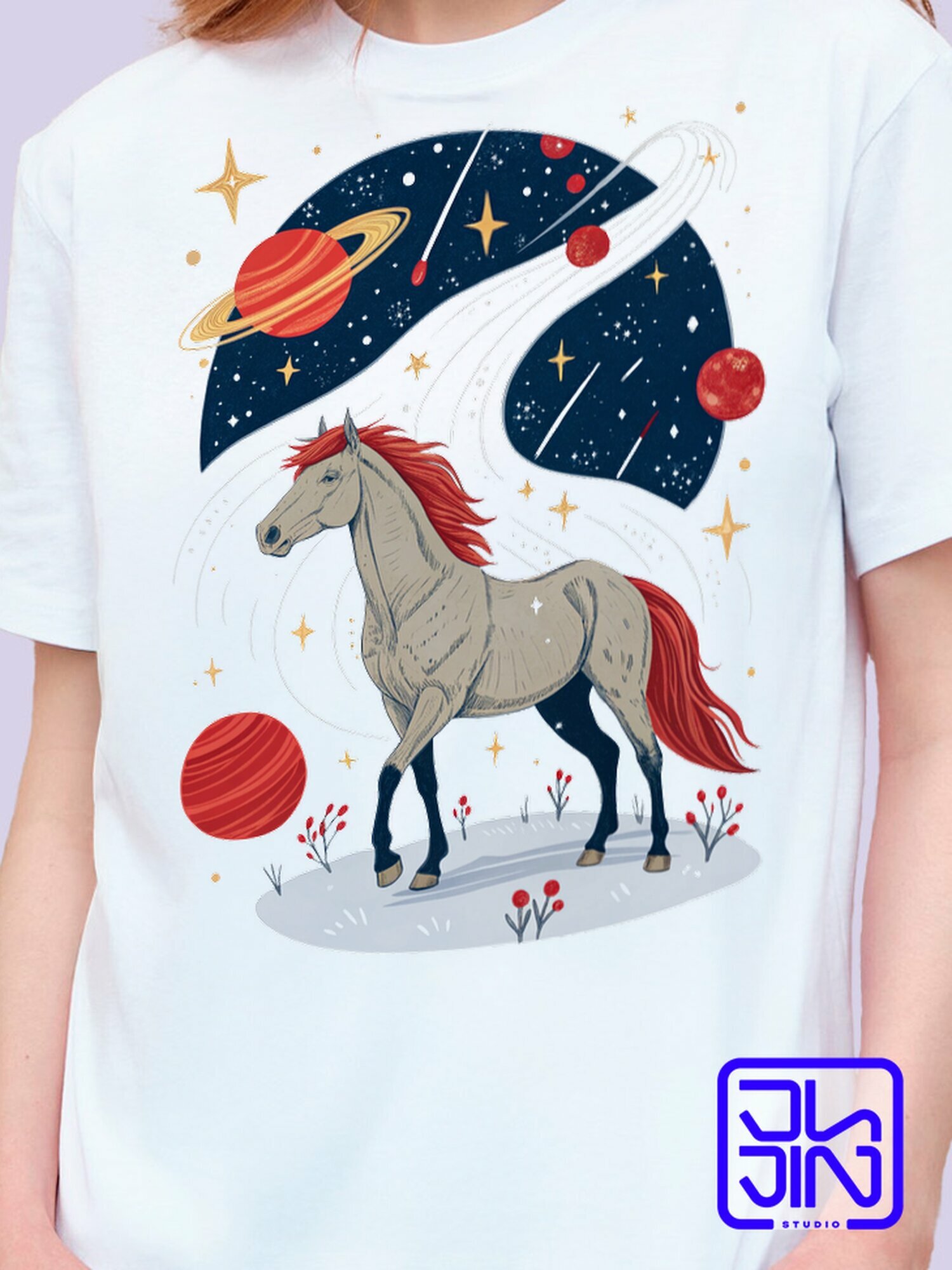 Футболка классическая женская с авторским принтом Абстрактная черно-синяя геометрическая лошадь в белом космосе с планетами, белый хлопковый трикотаж с прикольным рисунком на груди