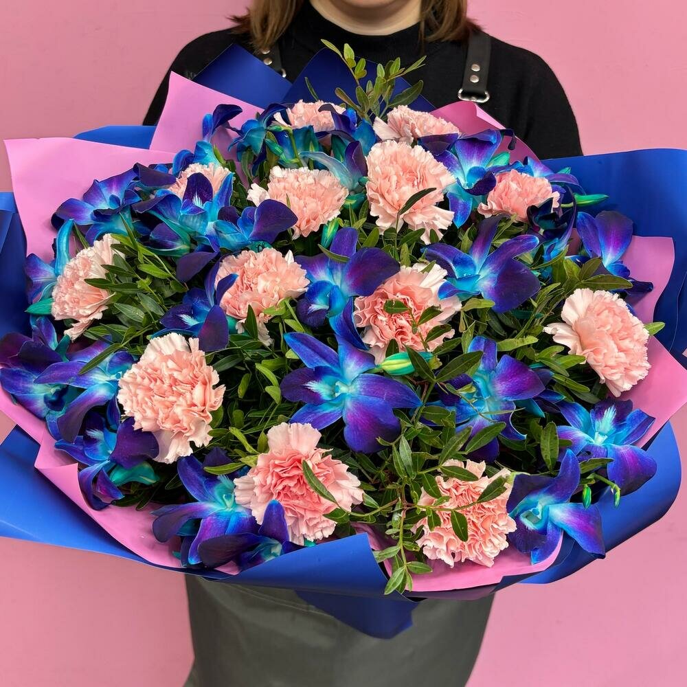 Букет из розовых диантусов и синих орхидей дендробиум высота 45 см от Bestflo купить с доставкой