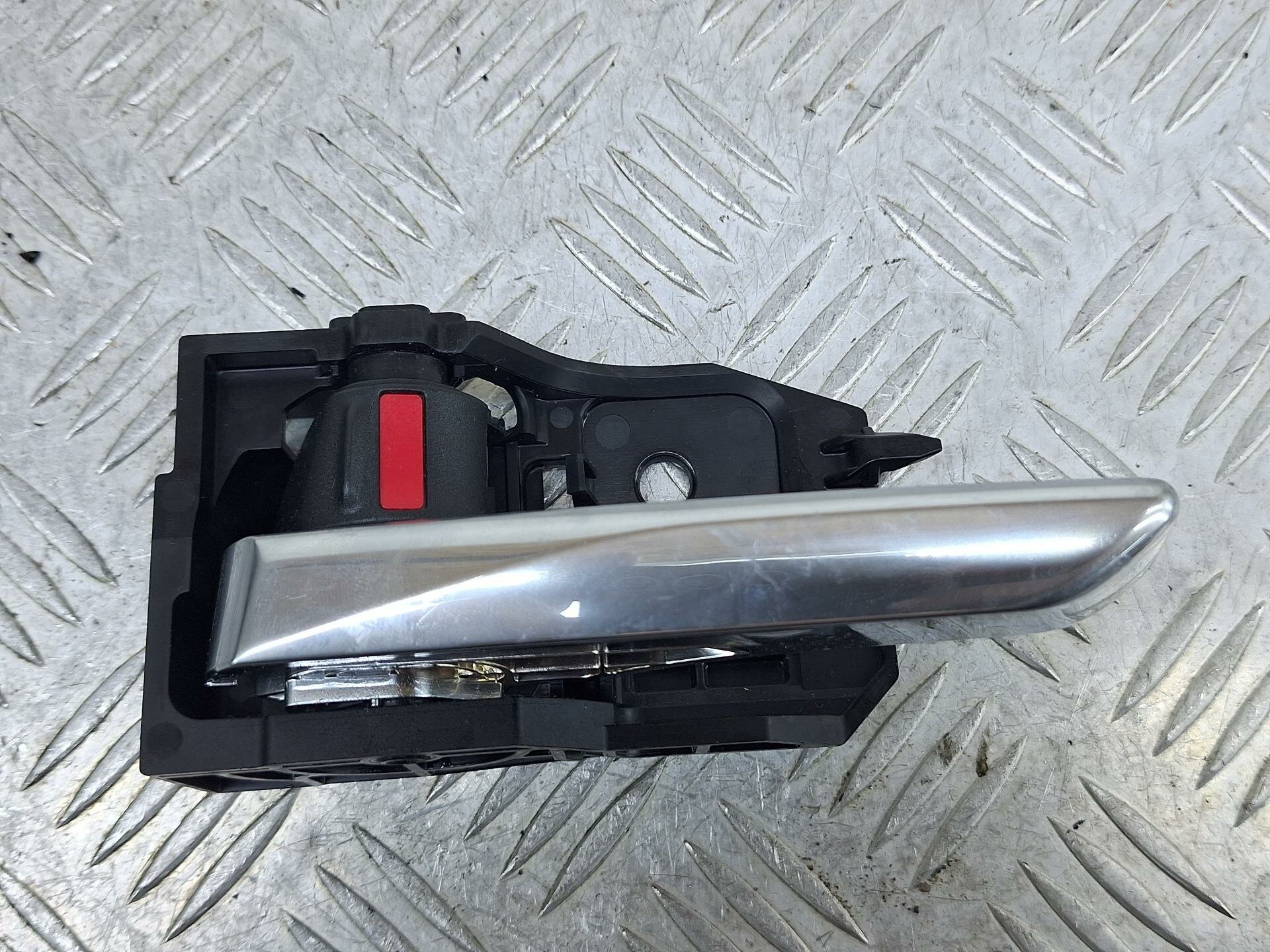 Ручка внутренняя двери передней левой Mazda 6 3 2-й рест. 2020 V8383LH