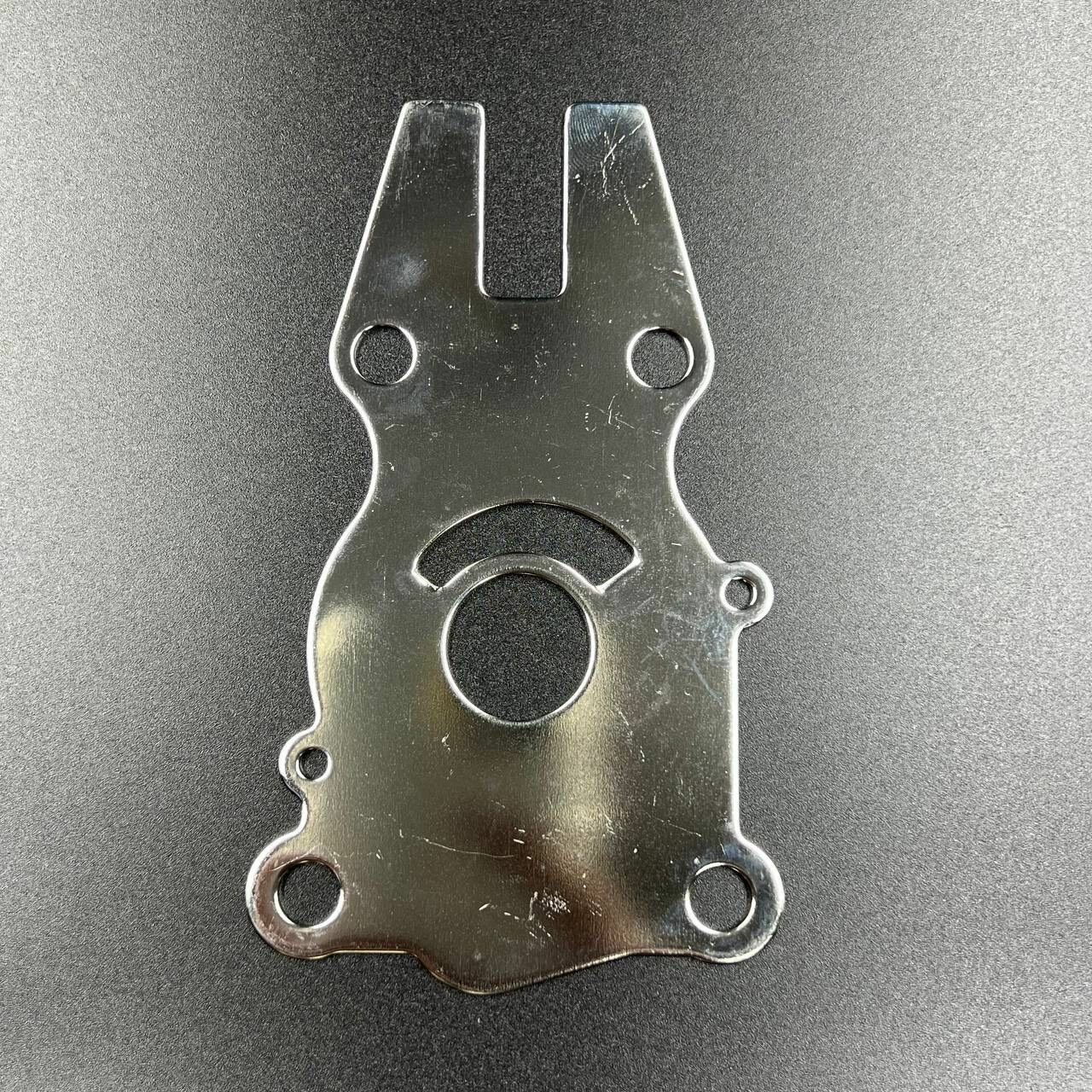 Пластина помпы охлаждения Yamaha 40-50, F30-60 (Sinera), OEM: 63D-44323-00