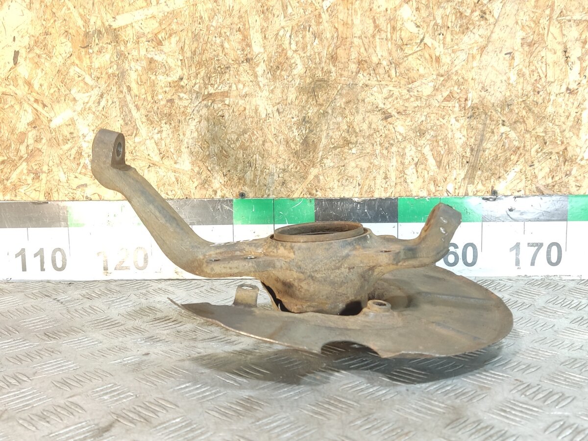 Кулак поворотный передний правый VAZ NIVA 21230300101400