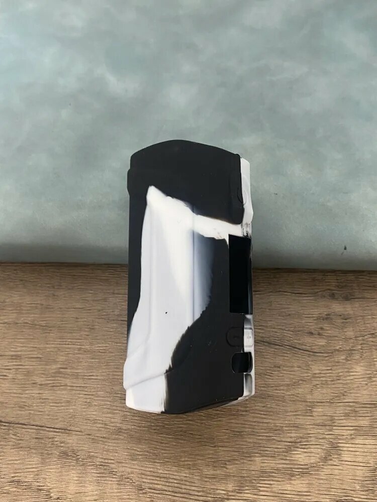 В Geekvape Aegis Boost 3 используется силиконовый чехол для защиты от падения