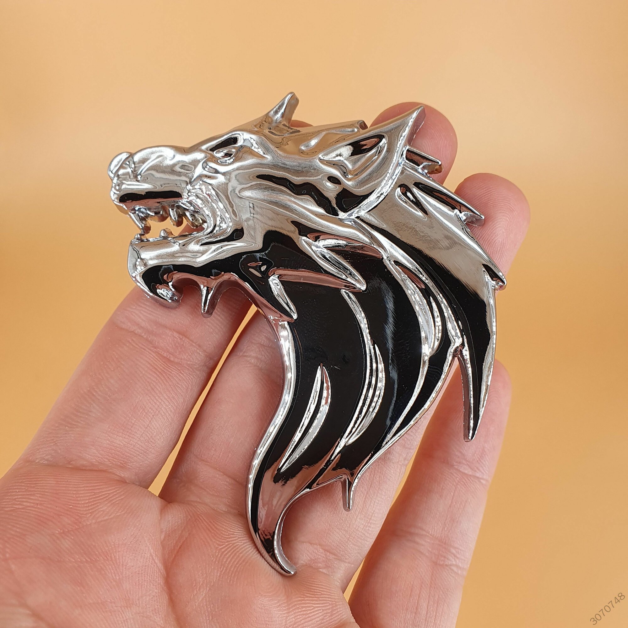 Эмблема автомобильная