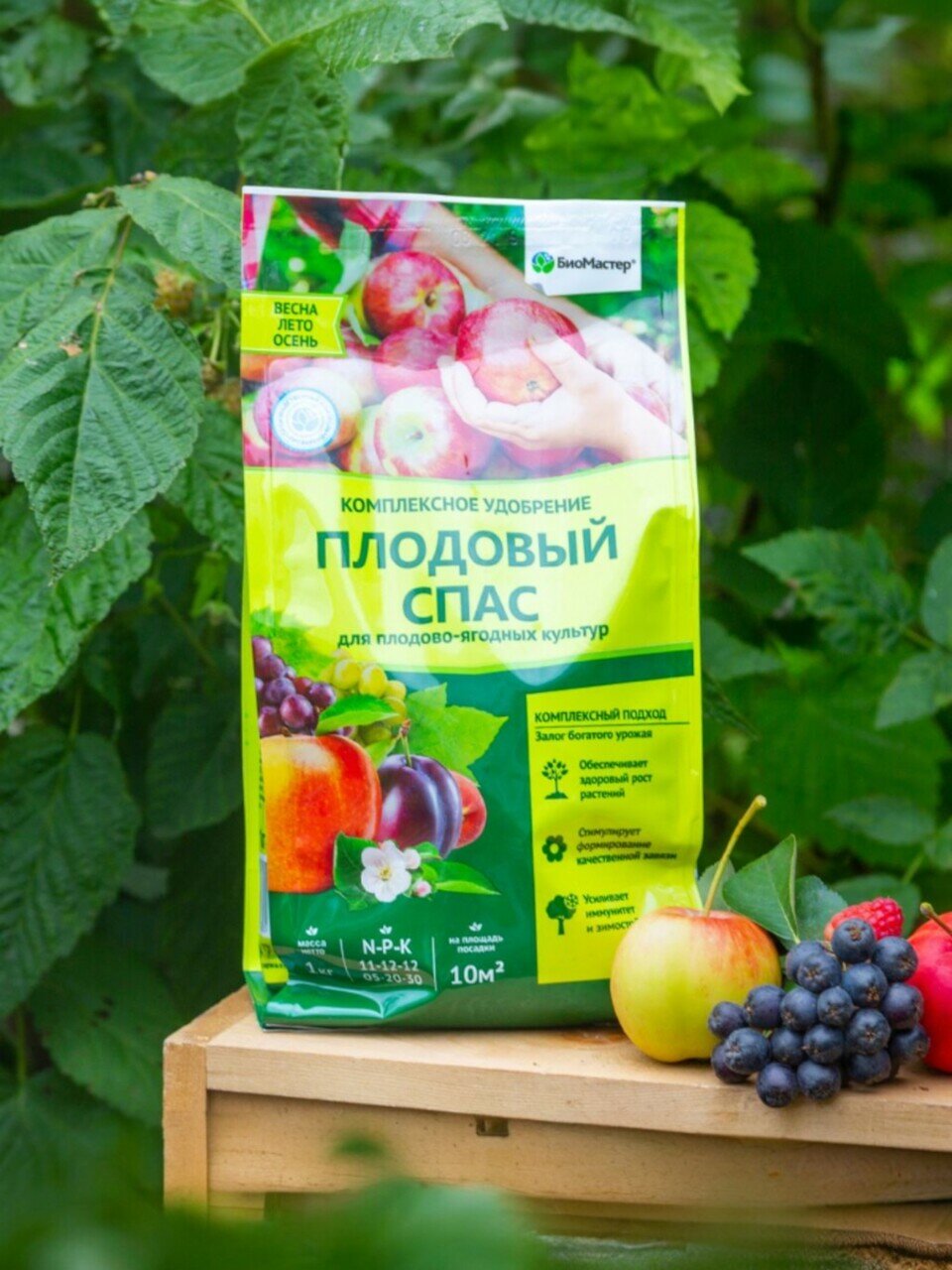 Комплексное удобрение Плодовый спас 1 кг БиоМастер для деревьев и ягод