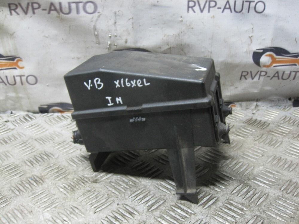Блок предохранителей Opel Vectra B 1995-1999 90506007