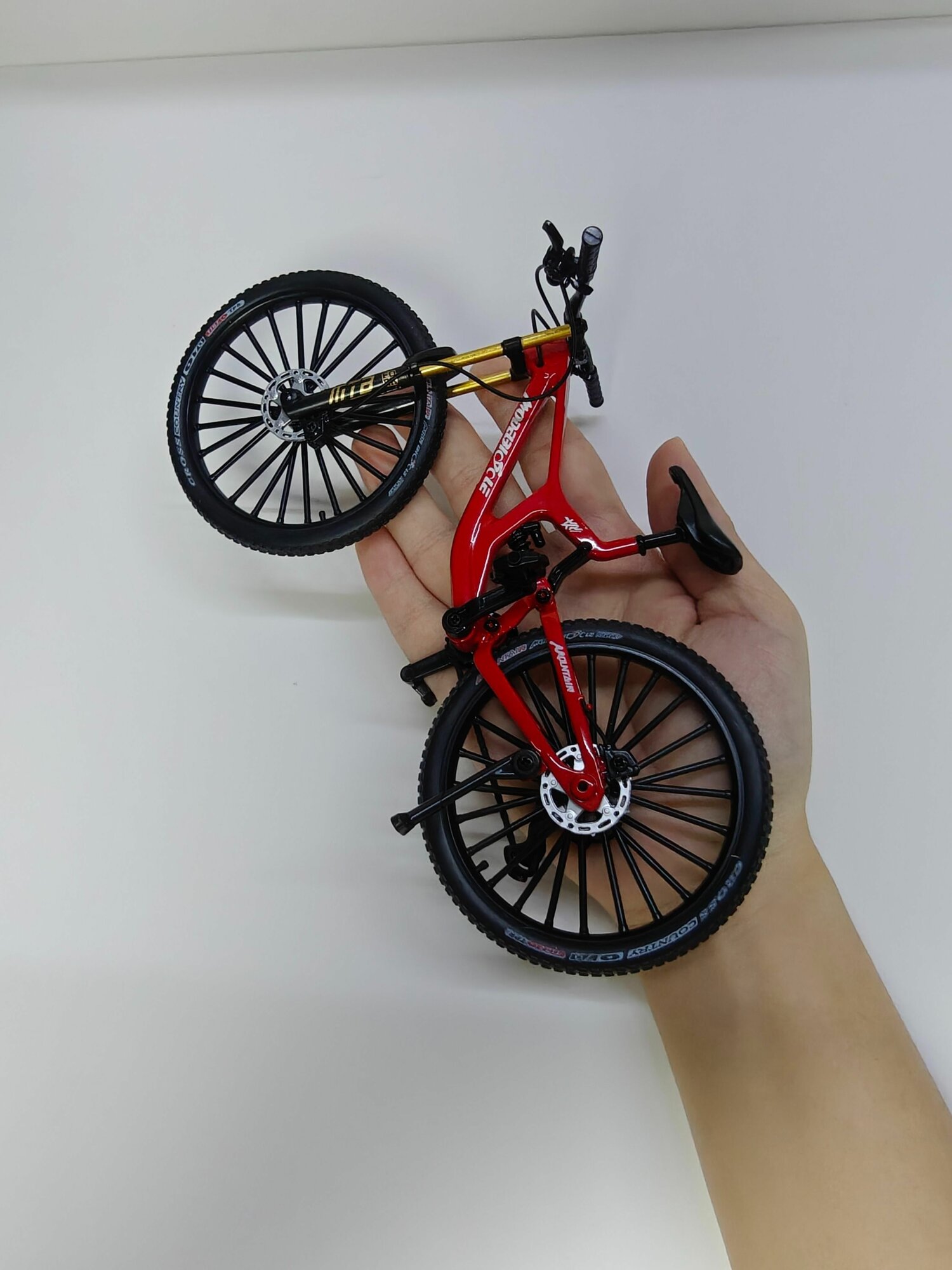 Модельный велосипед из сплава Игрушечные подарки для мальчика (1: 8)