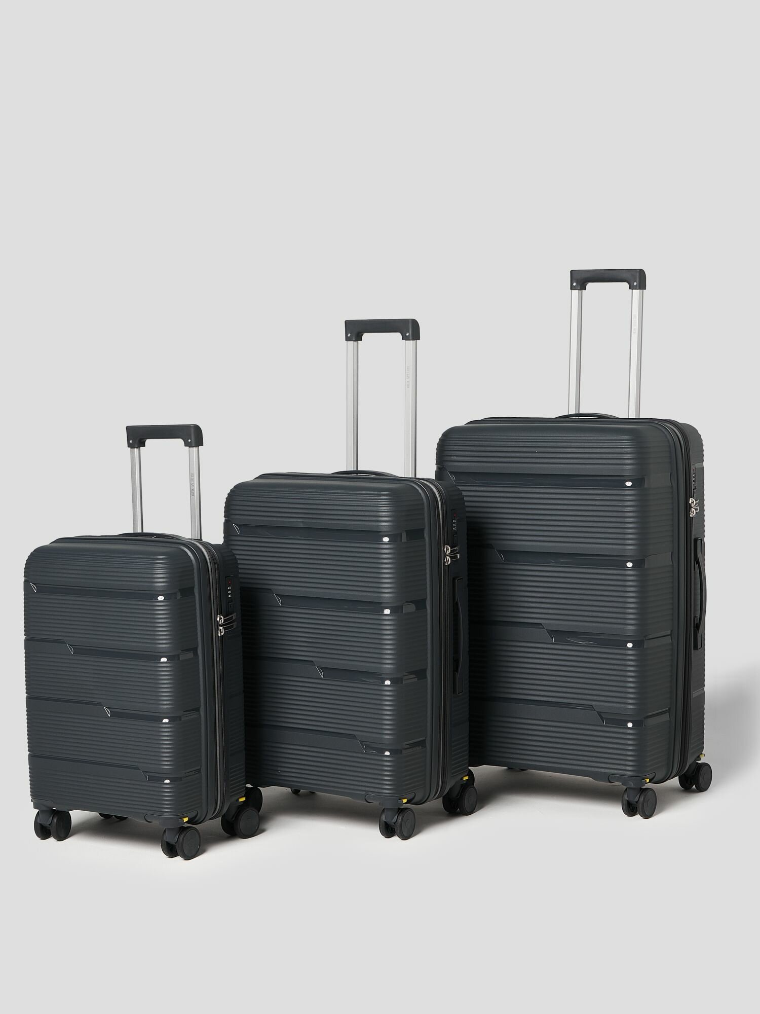 Комплект чемоданов 