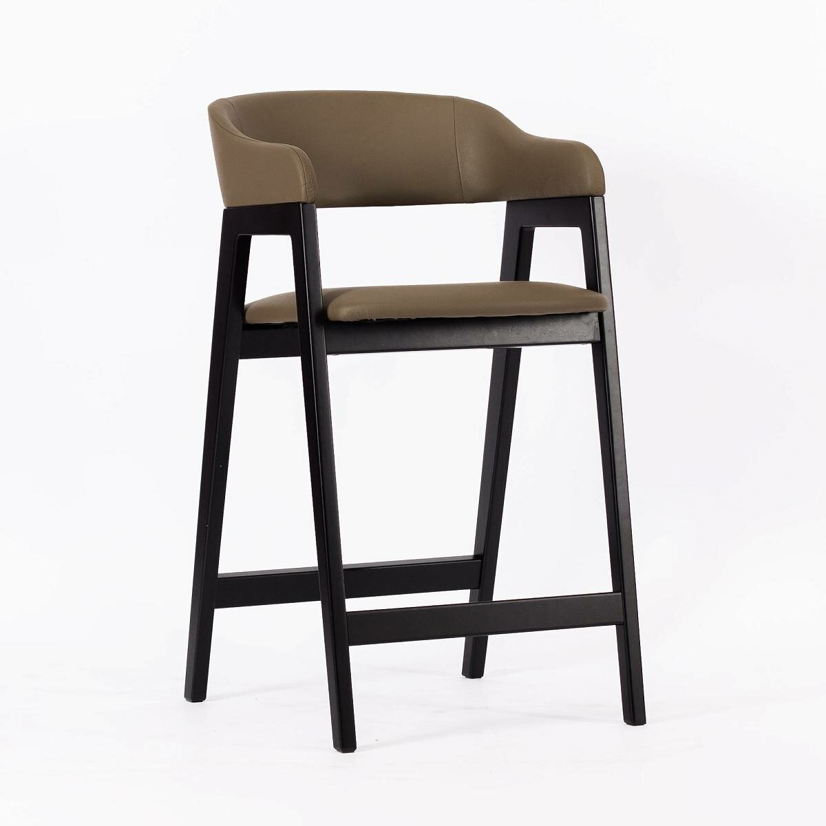 Стул полубарный Челси коричневая экокожа массив бука (черный) высота подлокотников 83,5 см для дома/для гостиной/для столовой/для кафе/кухонный стул/стул кухонный